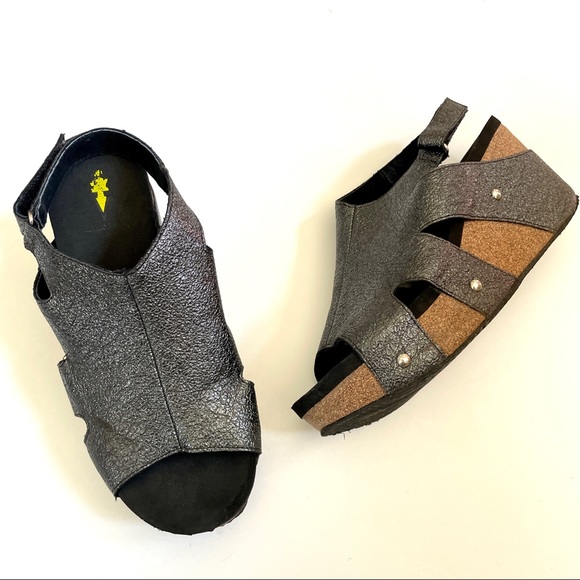 Volatile | Shoes | Volatile Y2k Metallic Grey Black Platform Sandals ...